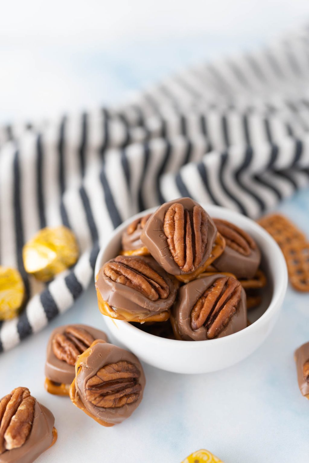 Pretzel Turtle Bites - Cookies for Days